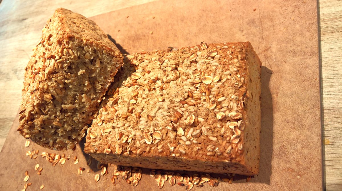 Glutenfrit groft sorthavrebrød